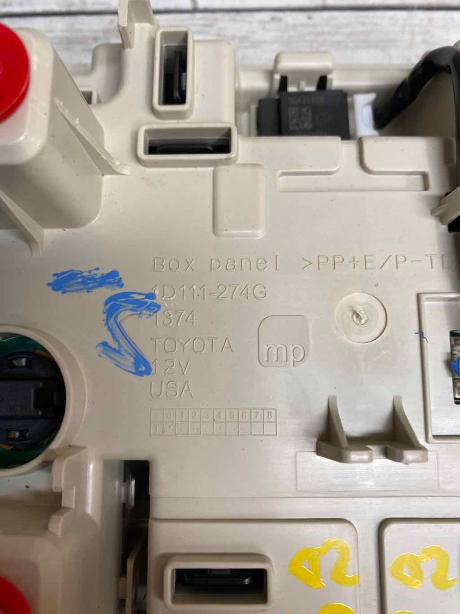 20 22 TOYOTA COROLLA ROOF OVERHEAD FRONT CENTER CONSOLE DOOM LIGHT OEM ...