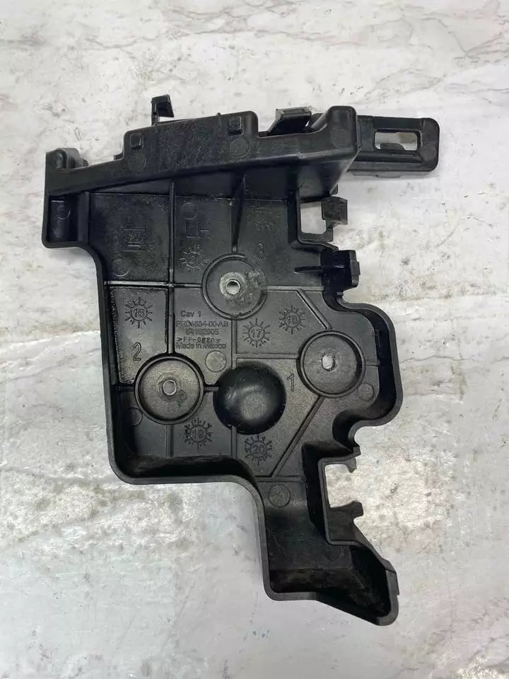 18 TO 24 CHEVY EQUINOX REAR BUMPER LEFT SIDE TAILLIGHT LAMP BRACKET OE ...
