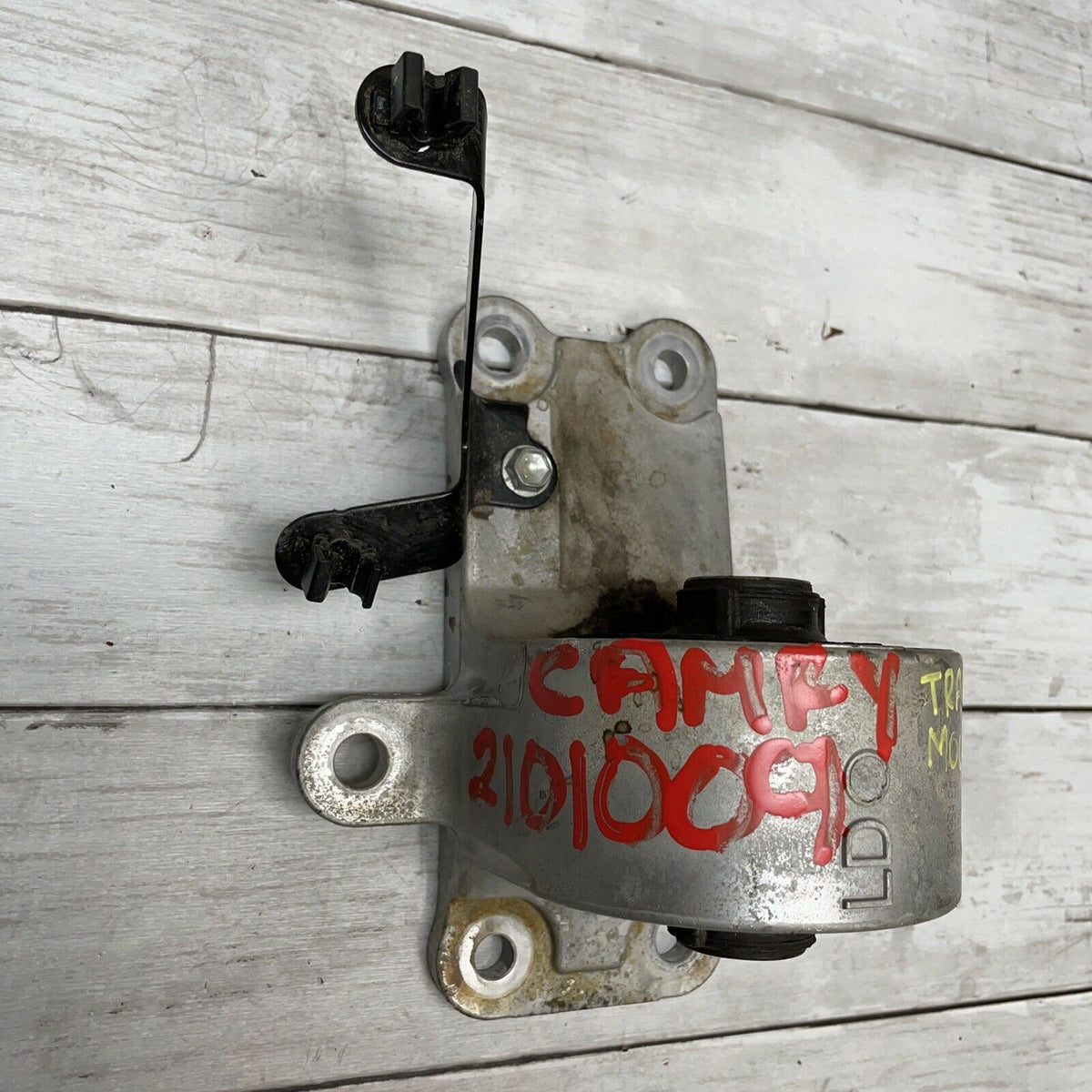 2018 2020 TOYOTA CAMRY 2.5L TRANSMISSION MOUNT ASSY OEM – INSIDE AUTO